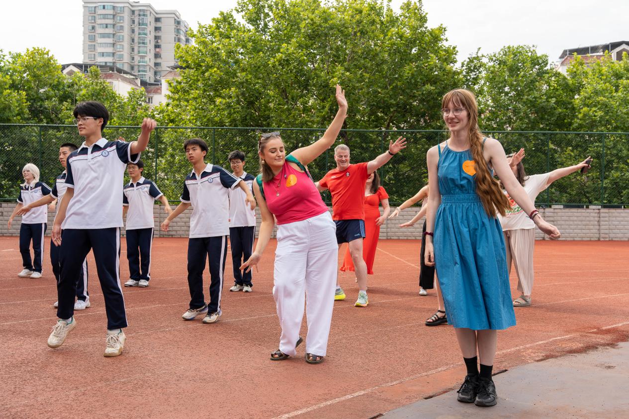 英国奥斯特大学师生代表团访问我校